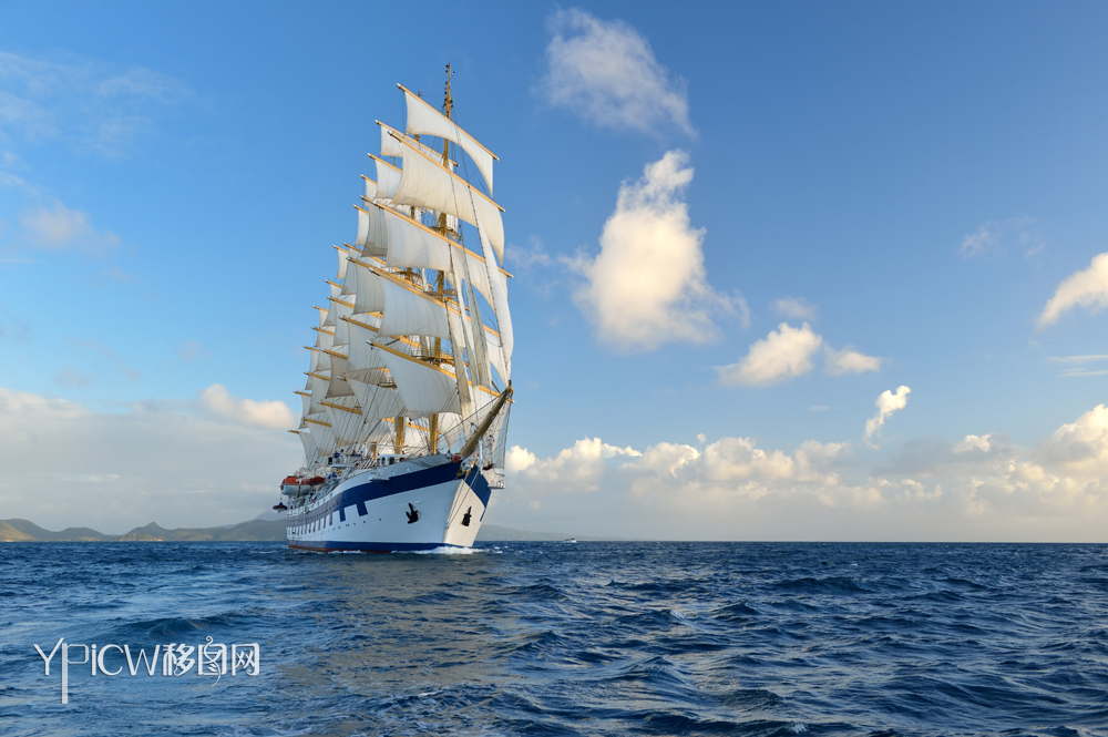 老式帆船游船航海高帆船帆布白帆船只大海摄影图交通工具现代科技摄影图片移图网